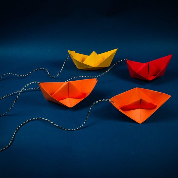Papierschiffe falten - Anleitung und Spielidee - AUSGEFUXT